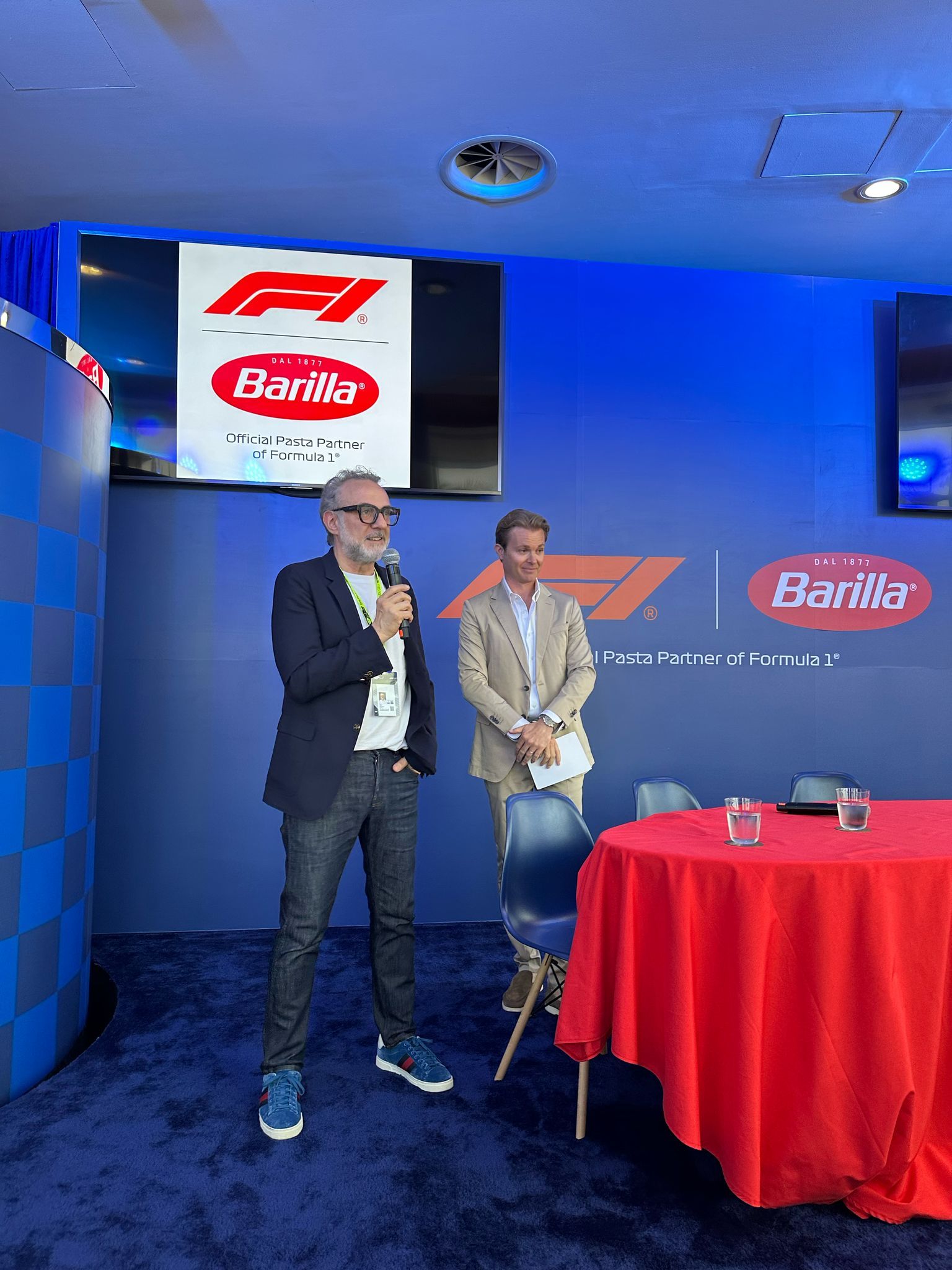 Ezek a legóból épített McLarenek bizonyára nagyobb örömet okoznak a szurkolóknak, mint az idei ...